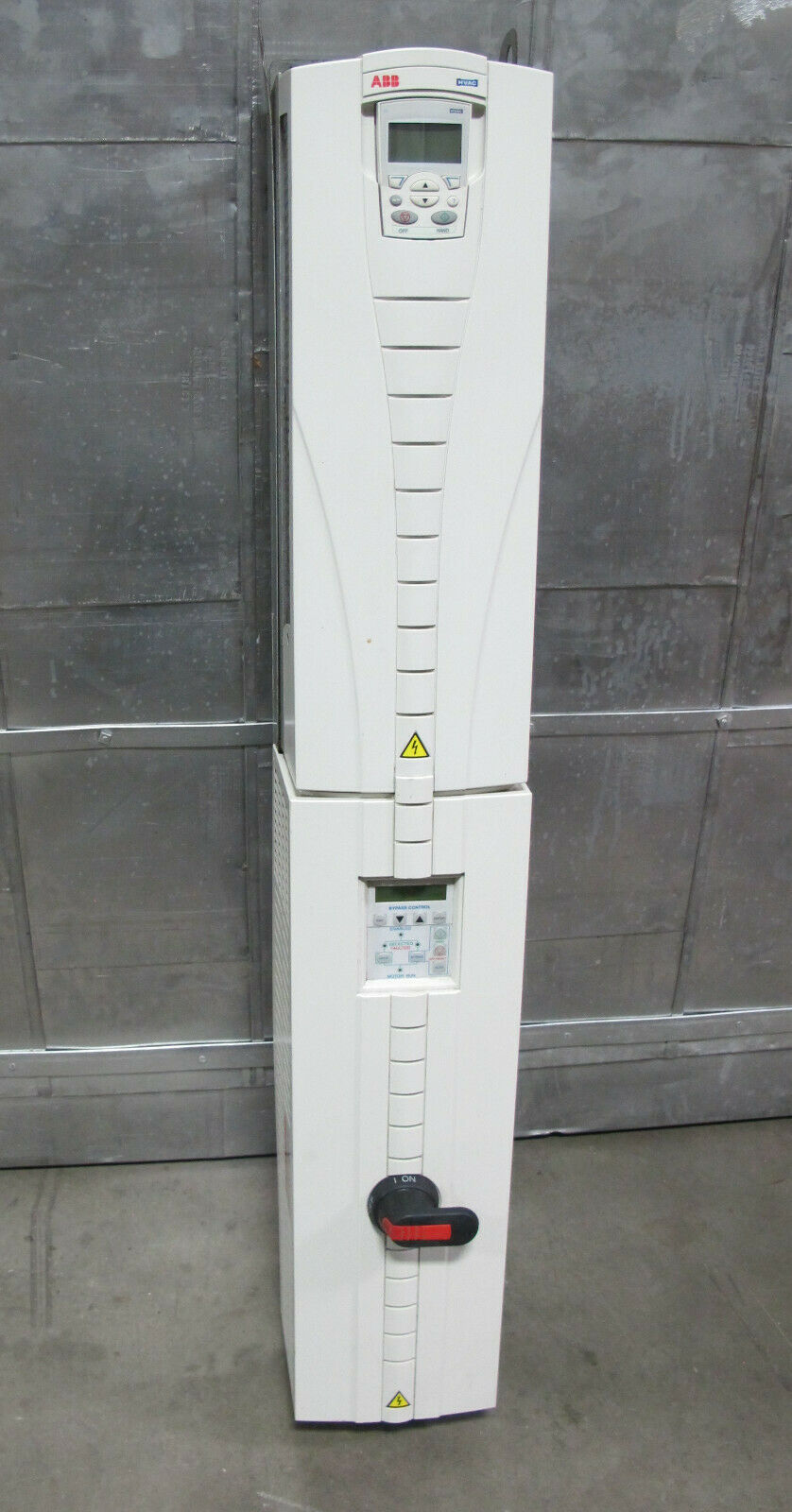 ABB ACH550-VCR-059A-4 AC Motor VFD Drive 40HP 380-480 Volt 59A Variabl