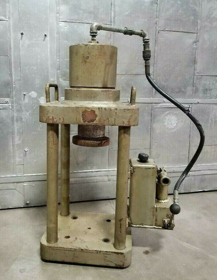 Soiltest Model CT-710 Concrete Compression Testing Hydraulic Press Mad