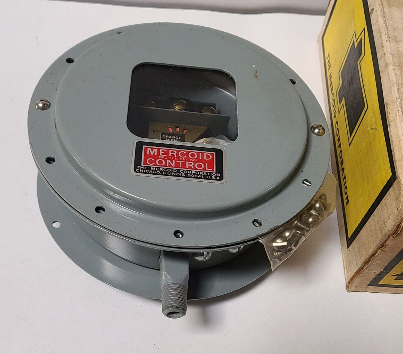 New DWYER DAW-7033-153-8 MERCOID BOURDON TUBE PRESSURE SWITCH