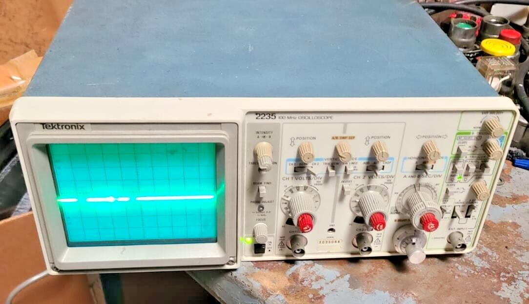 Tektronix 2235 Oscilloscope Portable Testing Unit