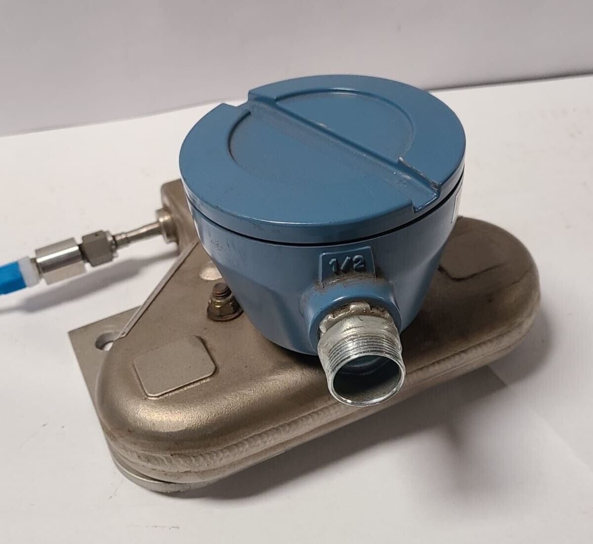 Micro Motion CMF010 M323NQBAEZZZ Mass Flow Sensor Local Pickup