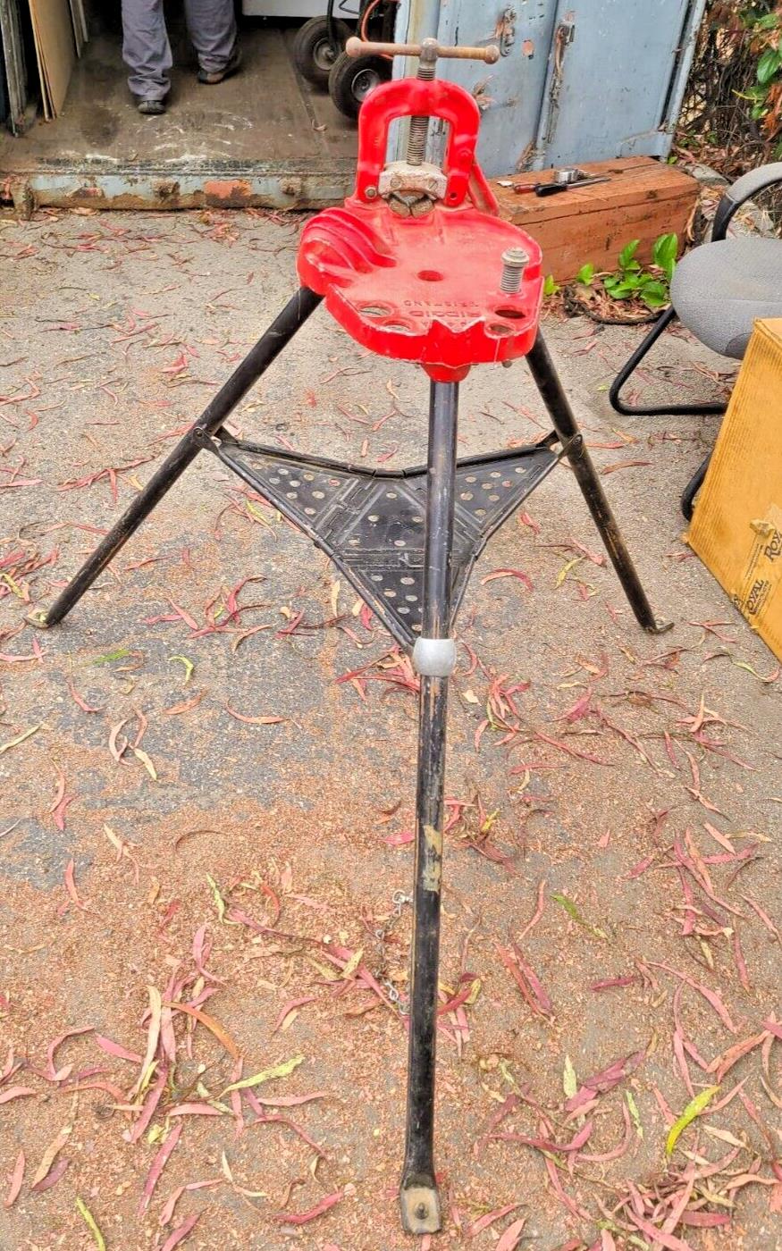 RIDGID 40-A Portable Tristand Yoke Vise